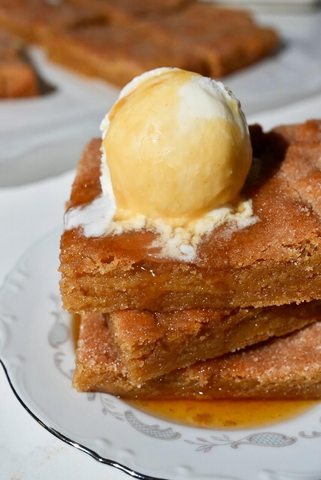 Brown Butter Snickerdoodle Blondies with Toffee Syrup - Simply Ashley ...